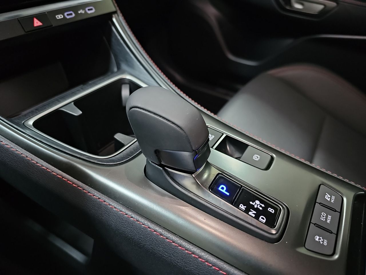 Ocasión: Lexus LBX 1.5 136cv HEV Elegant+ Black de Segunda Mano - 31.990€