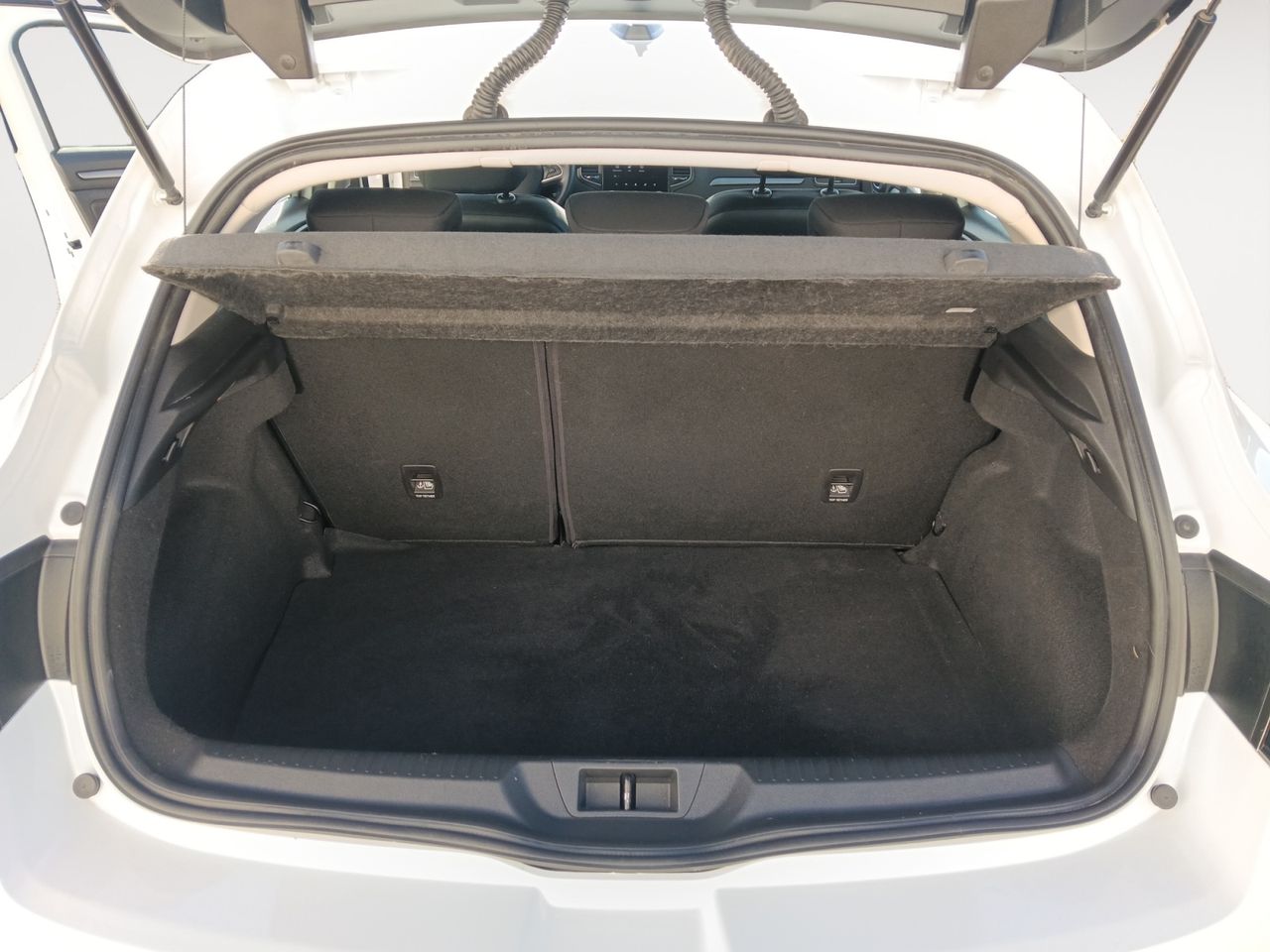 Ocasión: Renault Megane Zen TCe 103 kW (140CV) GPF de Segunda Mano - 15 ...